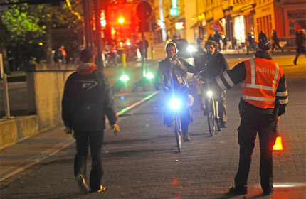 Wat zijn de regels voor fietsverlichting en reflectie op een fiets ...